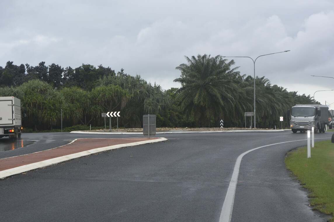 Calls to beautify underwhelming Port Douglas entry point eyesore ...